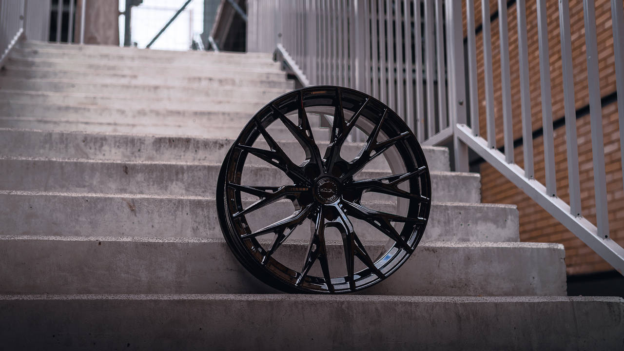 Felga aluminiowa 18" YOTA YP7 18x8 ET40 BLANK Gloss Black | Felgi ...